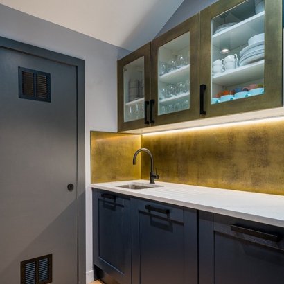 Aged Brass Splashback Bubblehub | Kitchens